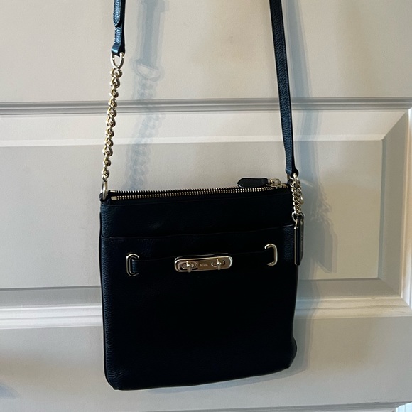 Coach | Bags | Coach Swagger Swingpack In Polished Pebble Black Leather ...